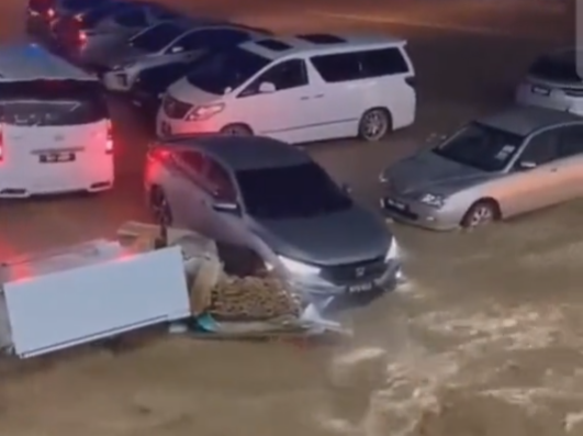 Getaran | Video & Galeri | Bukit Tinggi Dilanda Banjir Kilat Getaran | Video & Galeri | Bukit Tinggi Dilanda Banjir Kilat
